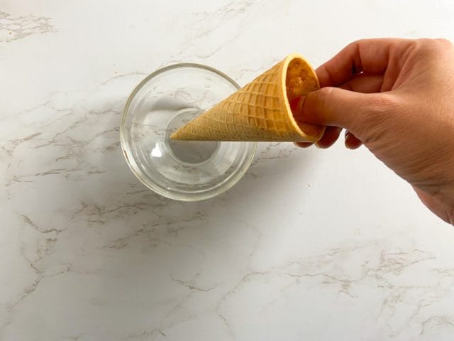 Easy Ice Cream Cone Cornucopias: A Fun Thanksgiving Treat for Kids ...